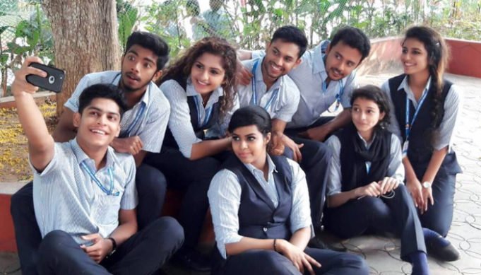 Oru Adaar Love 1st / 2nd Day Collection, Remains Decent on Friday at ...
